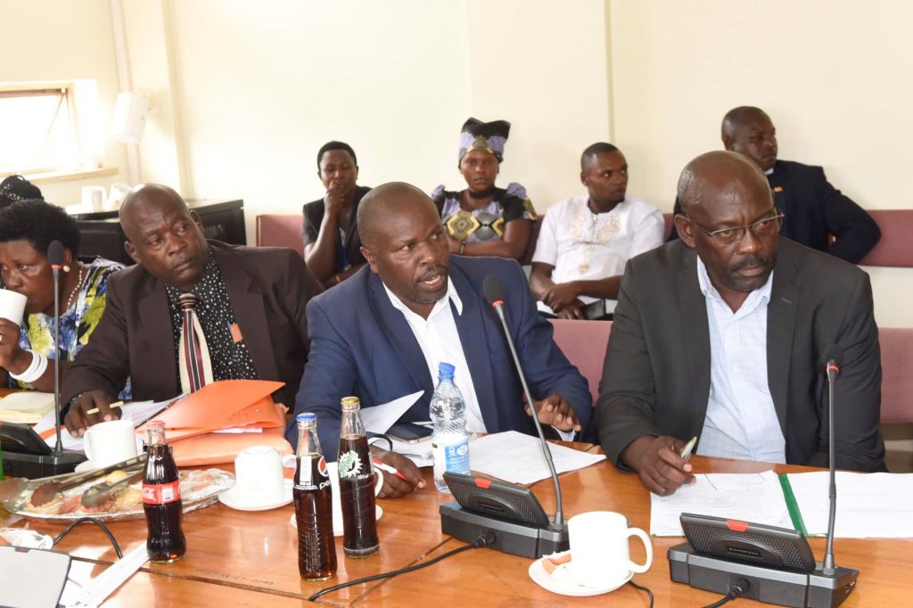 Buhweju artisanal miners demand licenses from government as scramble ...