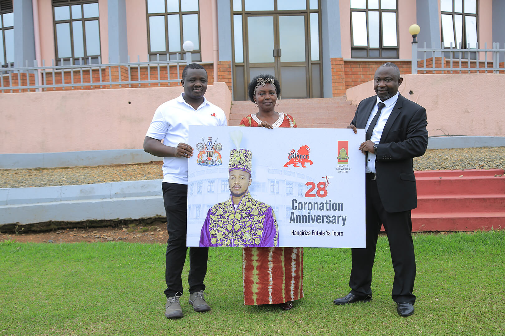 Tooro kingdom receives Shs 4O million contribution for 28th Coronation ...