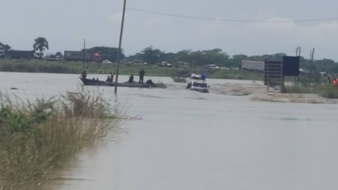 Disaster as rivers Nile, Tangi burst banks, taxi with passengers swept ...
